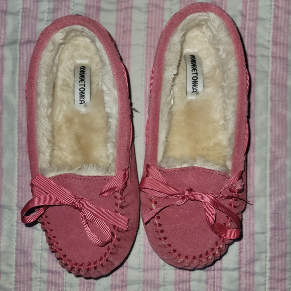 Minnetonka | Shoes | Minnetonka Girls Moccasin Slippers | Poshmark